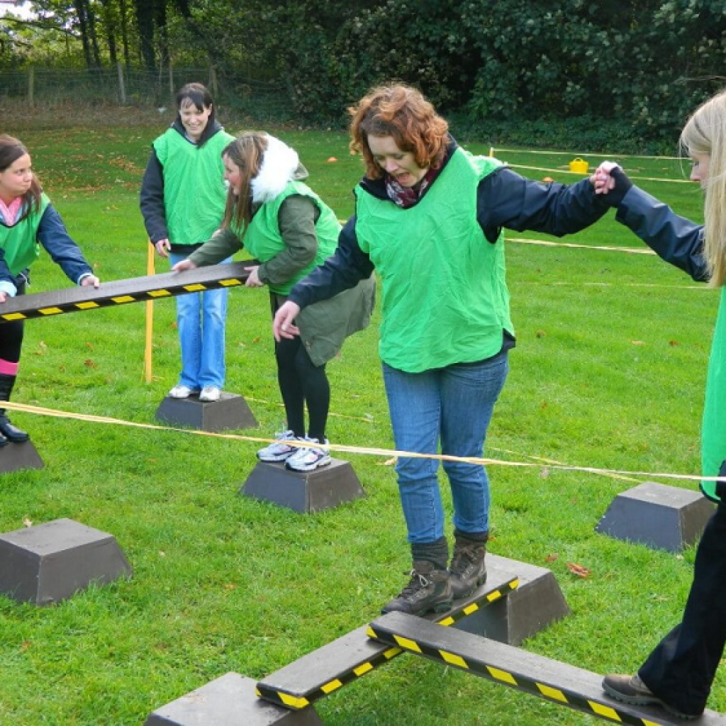 10 Fun Corporate Outing Ideas and Team-Building Activities Everyone ...